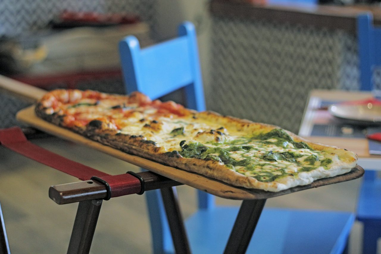 ¿Qué te parece almorzar un metro de pizza?
